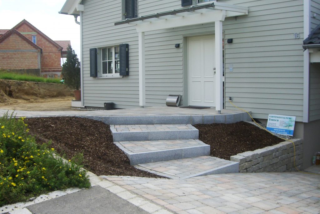 Stufenanlage und Trockenmauer aus Naturstein - Tobisch Gartengestaltung